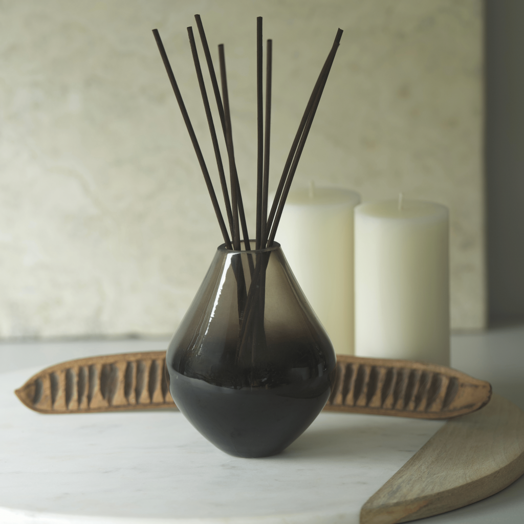 REED DIFFUSER CONTAINER - TOBAC - T London